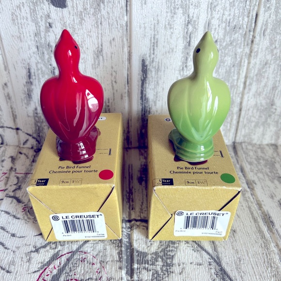 Le Creuset | Kitchen | Le Creuset Pie Bird Funnel X 2 | Poshmark